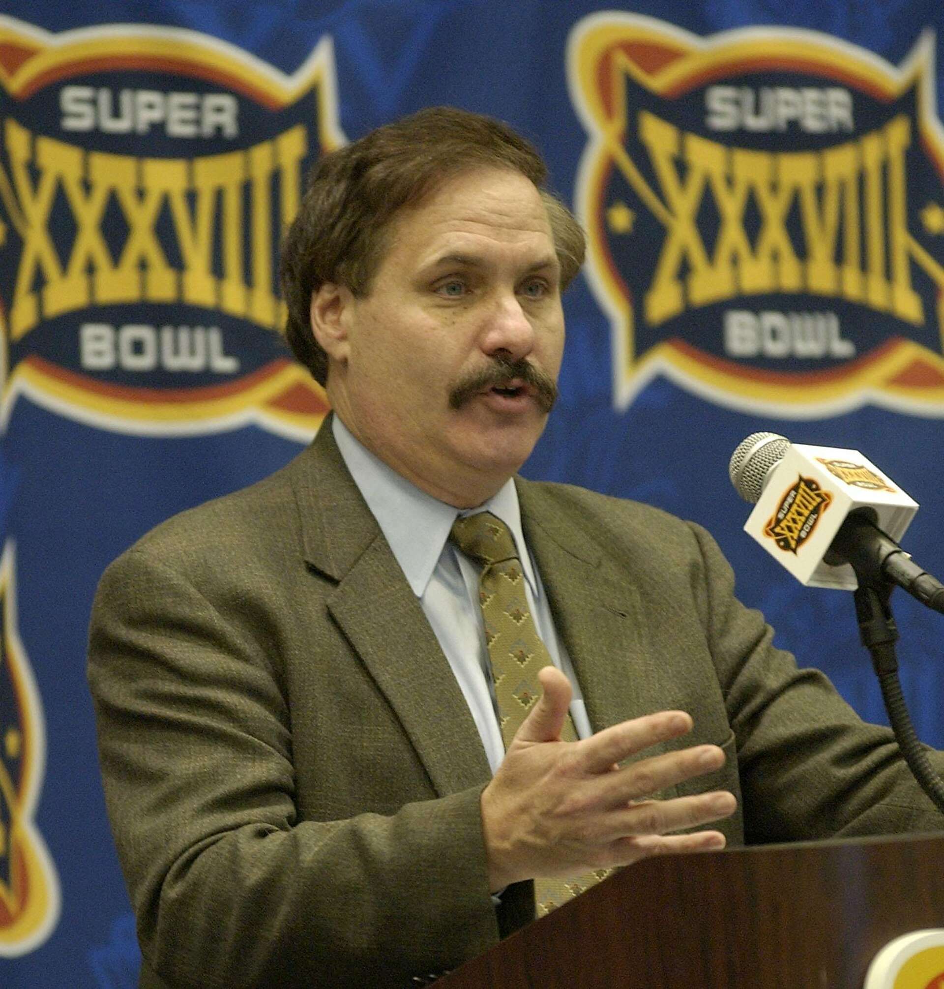 A marketing genius — and Steve Jobs — made free Super Bowl seat pads a ...