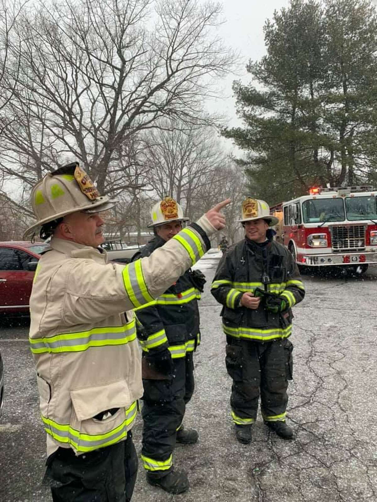 Hamden: Firefighters extinguish apartment blaze
