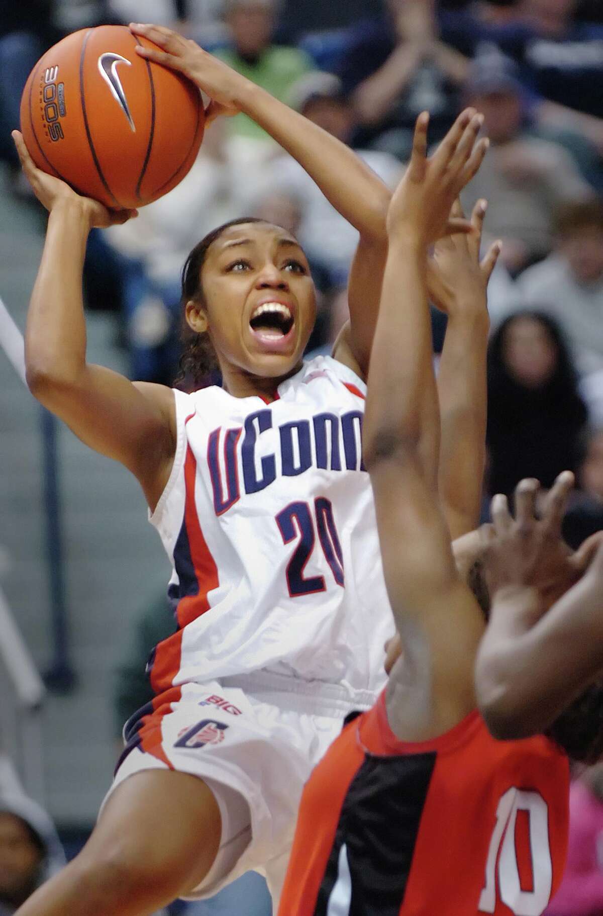 Former UConn star Renee Montgomery retires from WNBA to focus on social ...