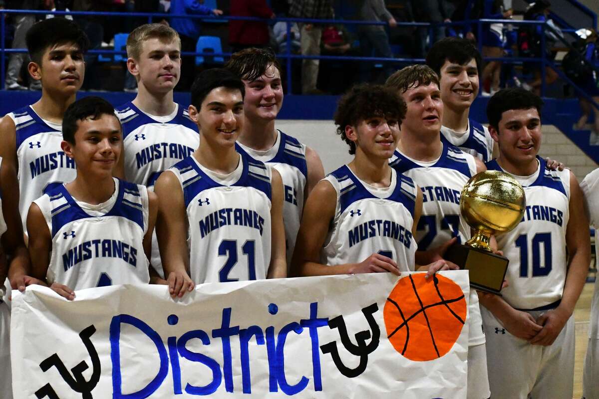 Photo Gallery: No. 13 Mustangs claim district title