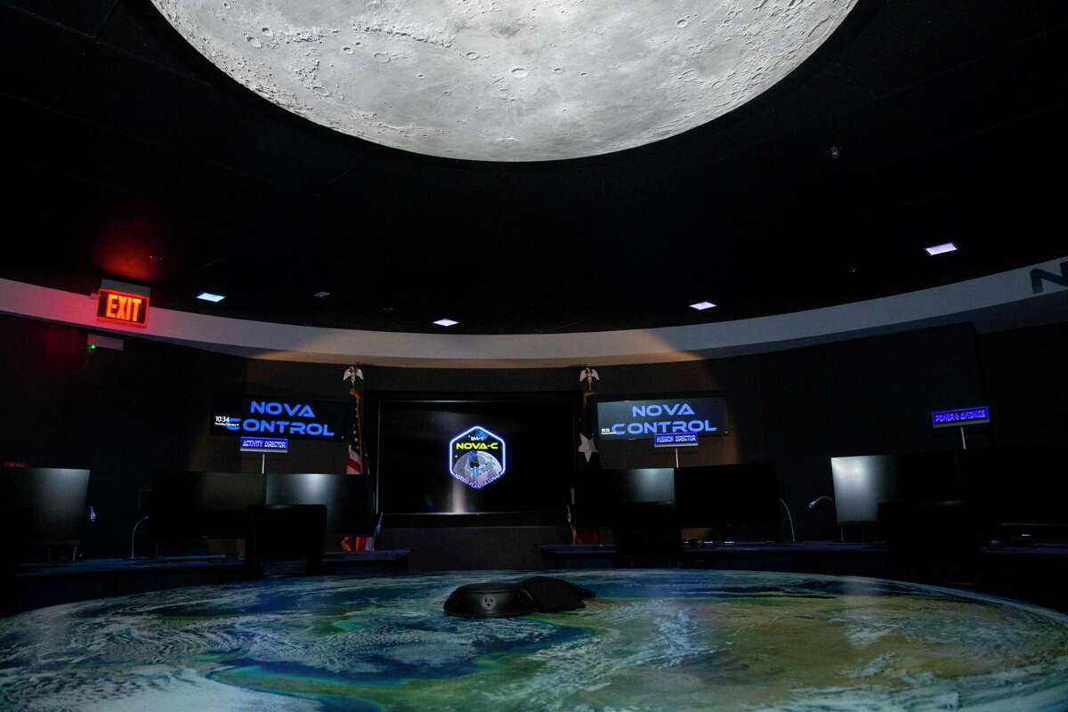 Houston-based Intuitive Machines unveils new mission control center