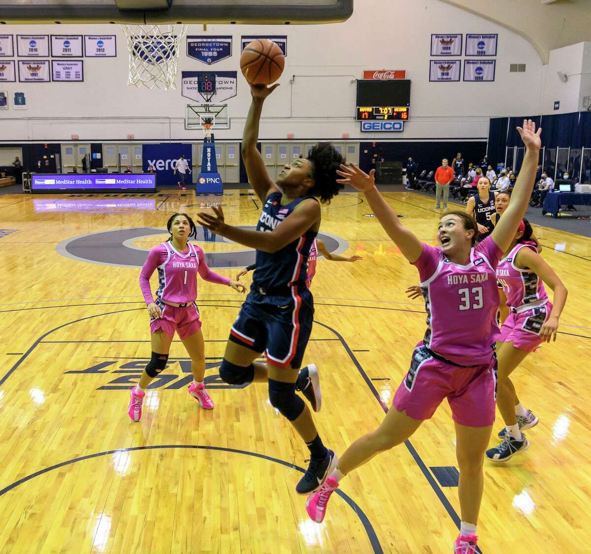 Christyn Williams bounces back as No. 2 UConn beats Georgetown