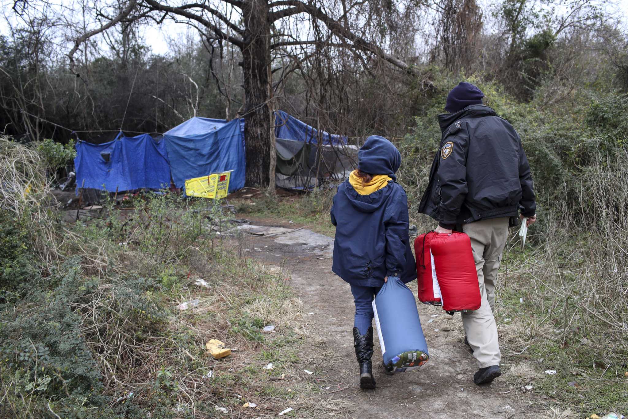 Deputies and organizers distribute blankets, sleeping bags, gloves and ...