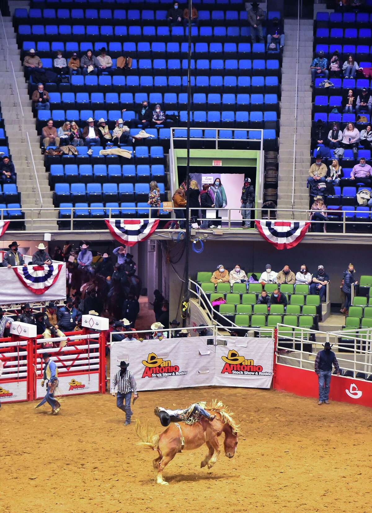 Coronavirus, venue change don’t stop veteran announcers from calling ...