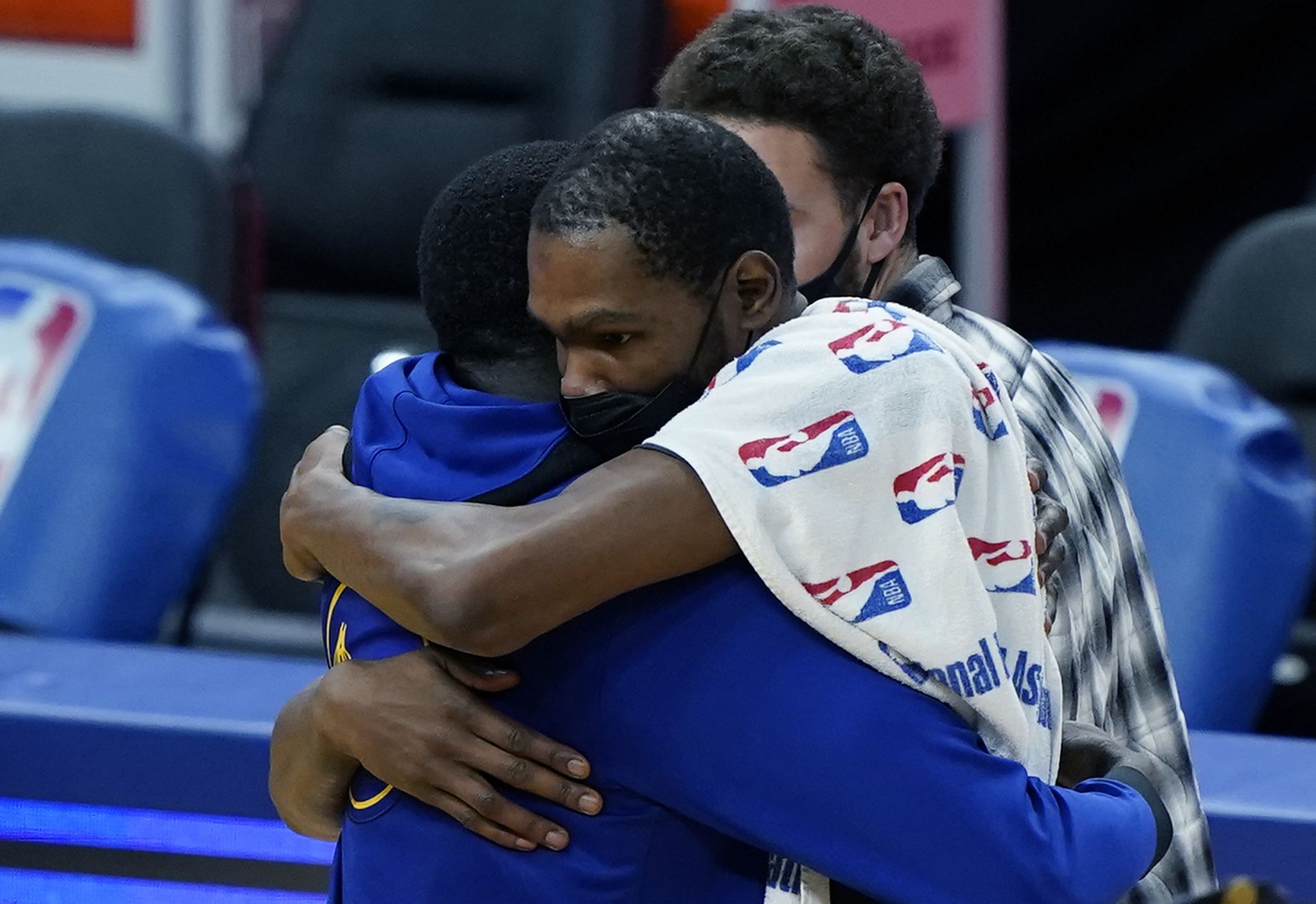Nets' Kevin Durant goes on hug spree following win against Warriors ...