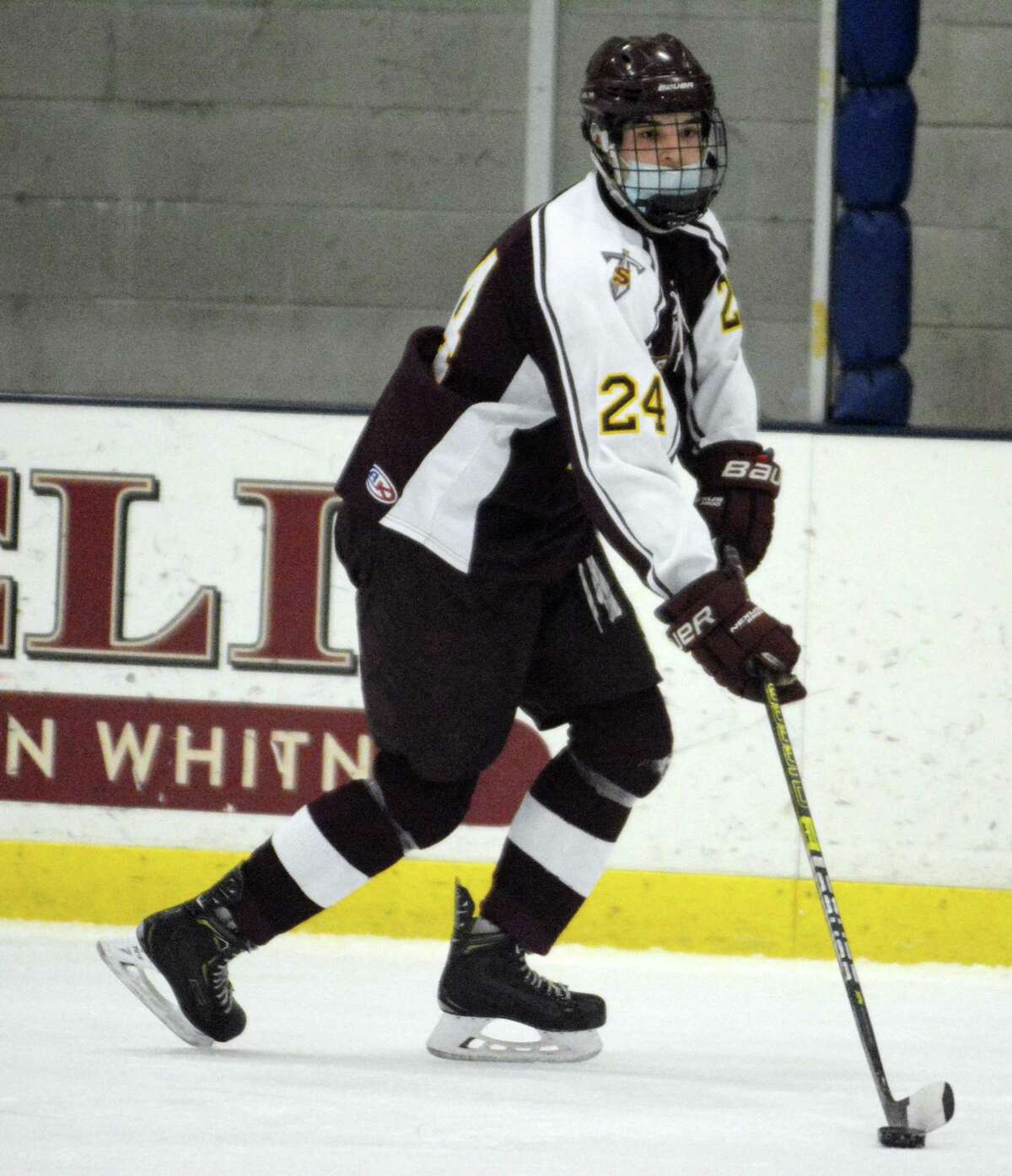 Sheehan dominates in win over Hand