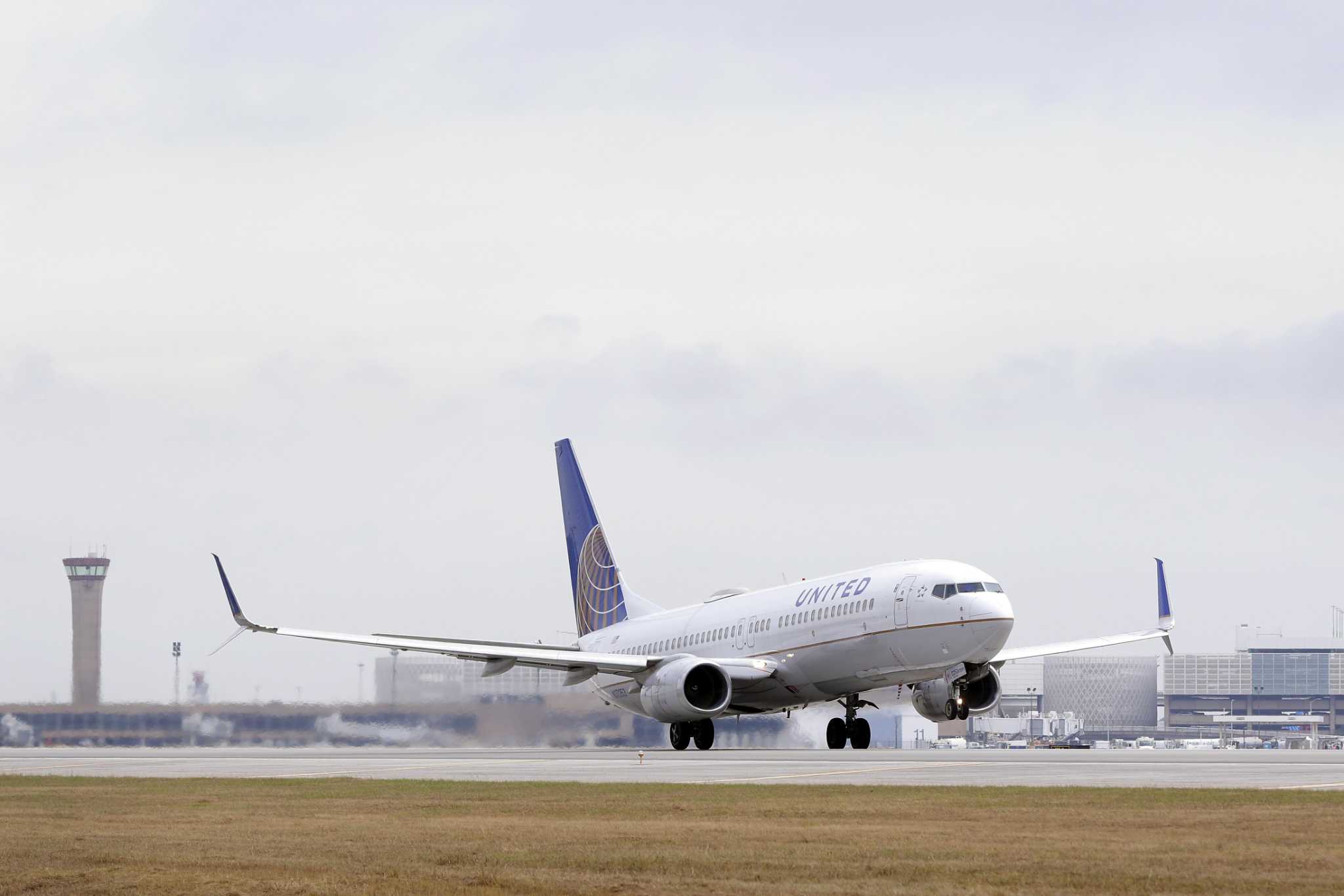 Hundreds of Houston flights canceled amid Arctic blast