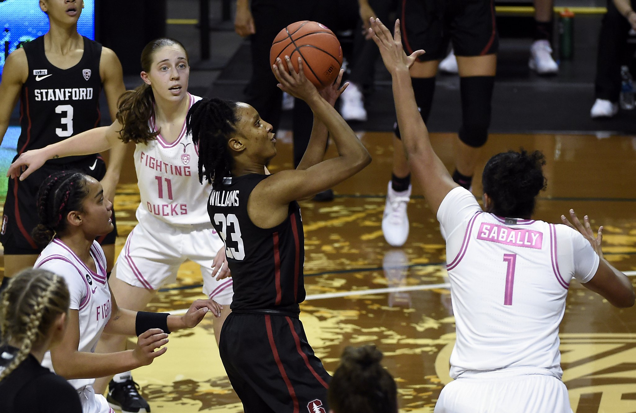 Kiana Williams scores 20 points as Stanford women edge Oregon