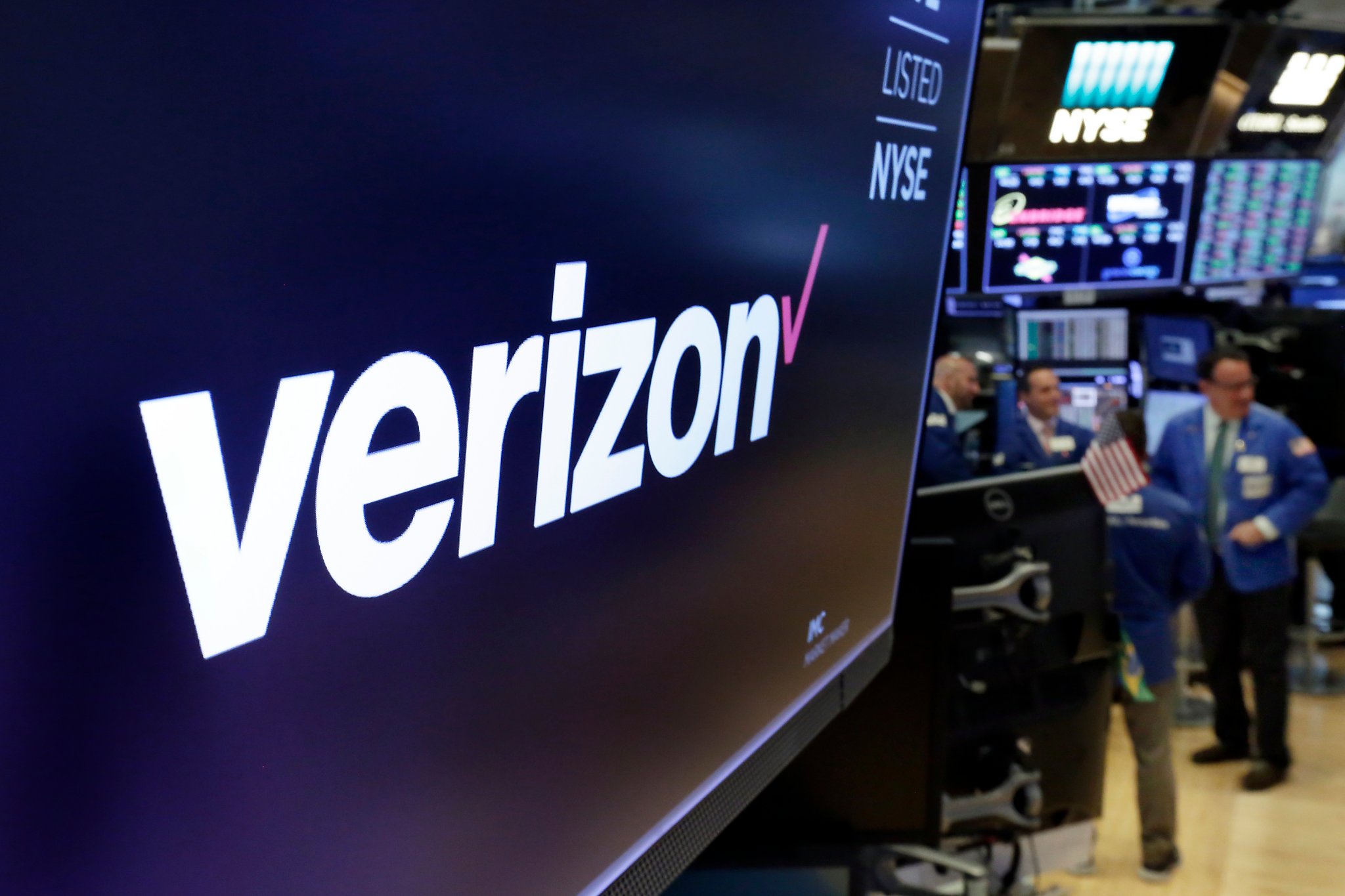 Massive Verizon outage downs service across California and US