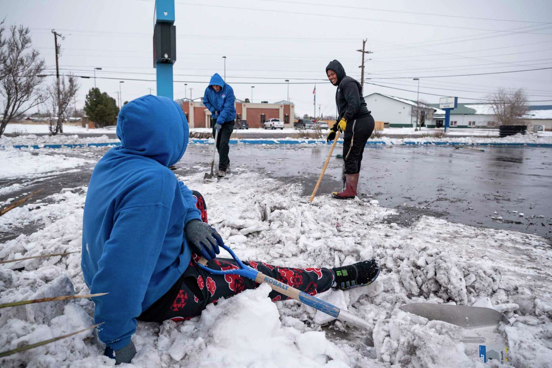 Heavy snow reported in Texas during winter storm
