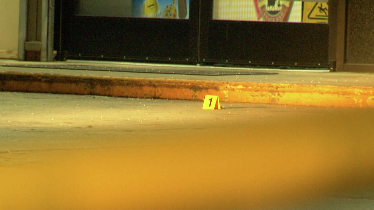 Store clerk shoots, injures man attempting to rob convenience store