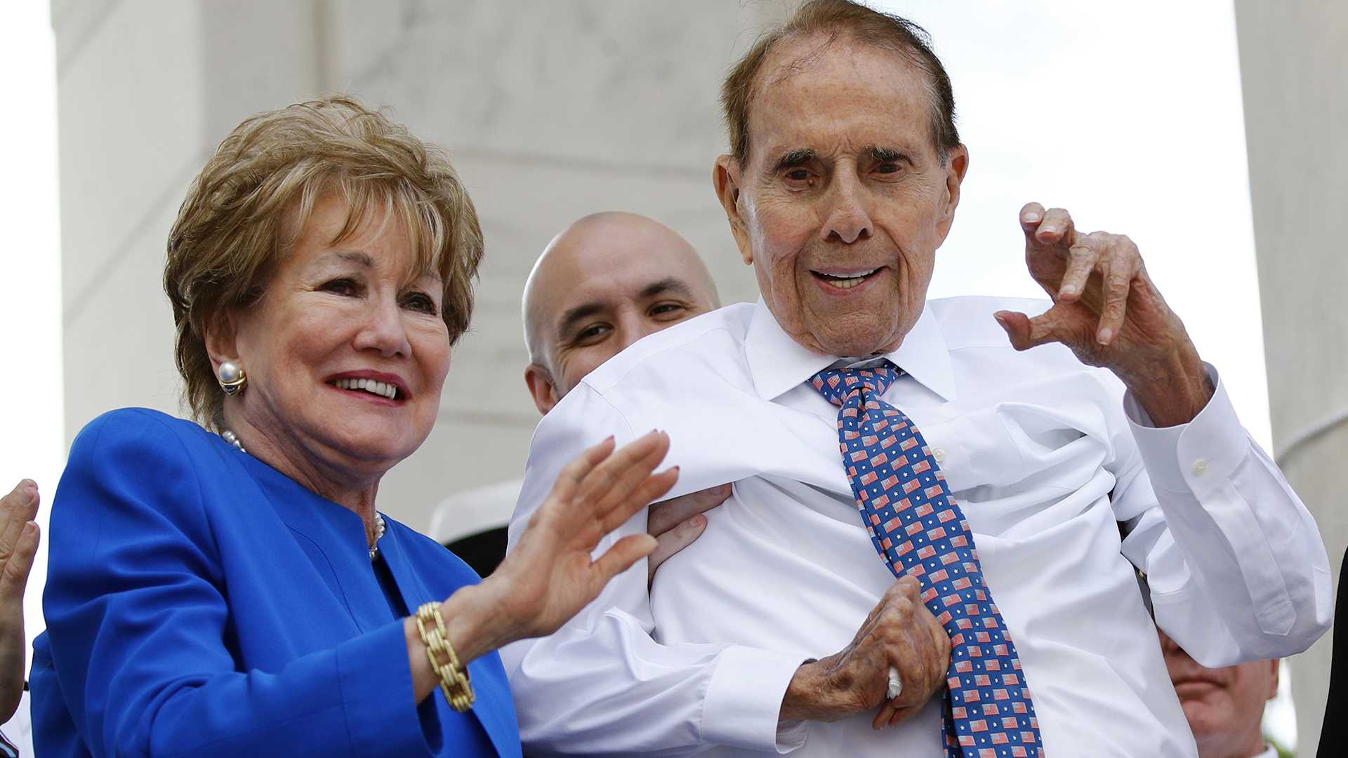 Former US Sen. Bob Dole announces he has stage 4 lung cancer Former US Sen. Bob Dole announces he has stage 4 lung cancer