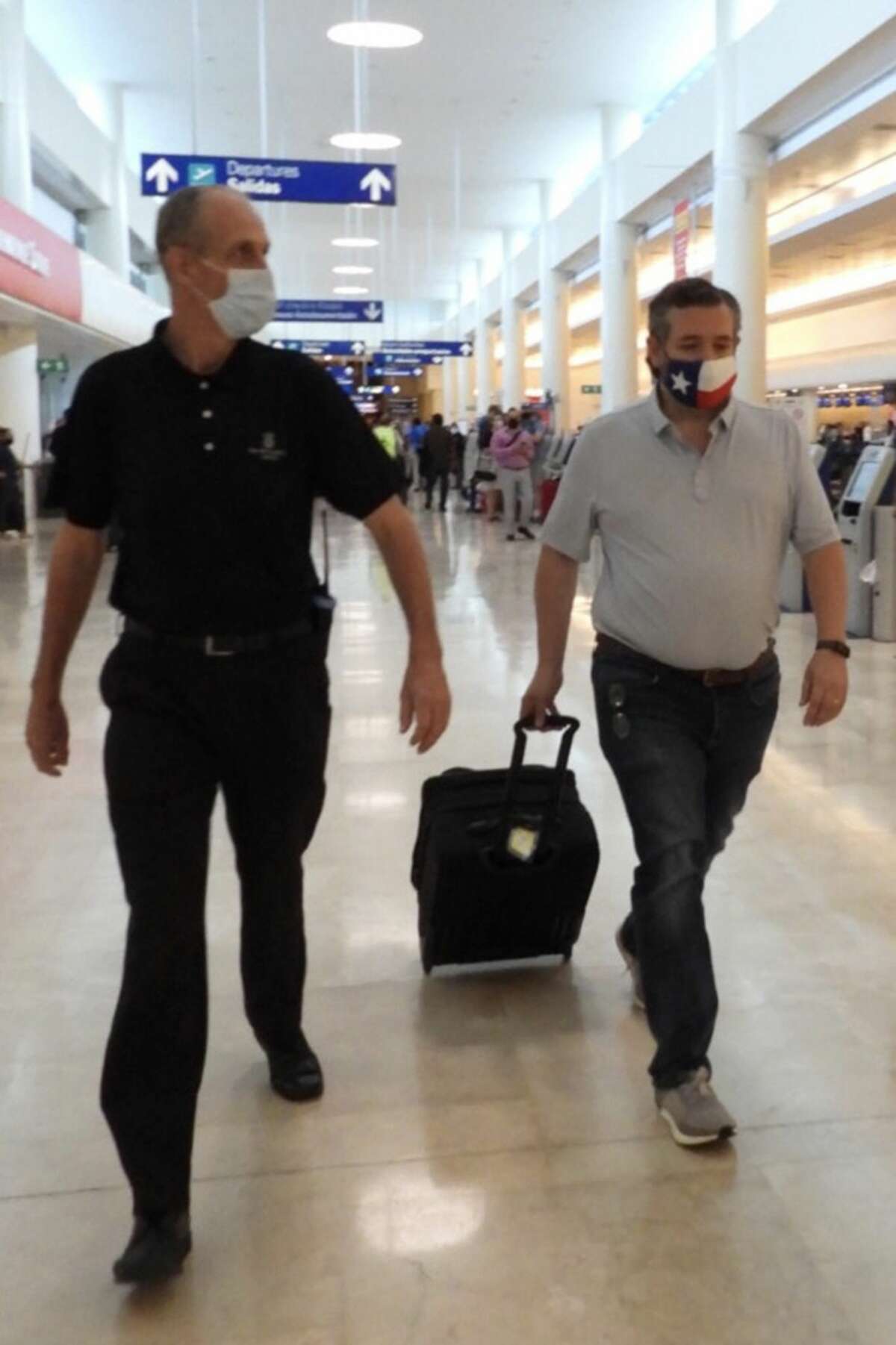 Ted Cruz jokes about about flights to Cancún as Texas freeze looms