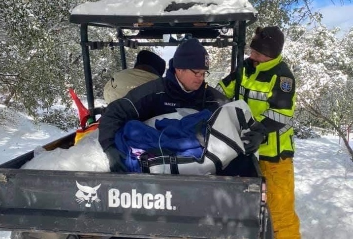 Stuck in the snow, this Austin paramedic kept a 98-year-old patient ...