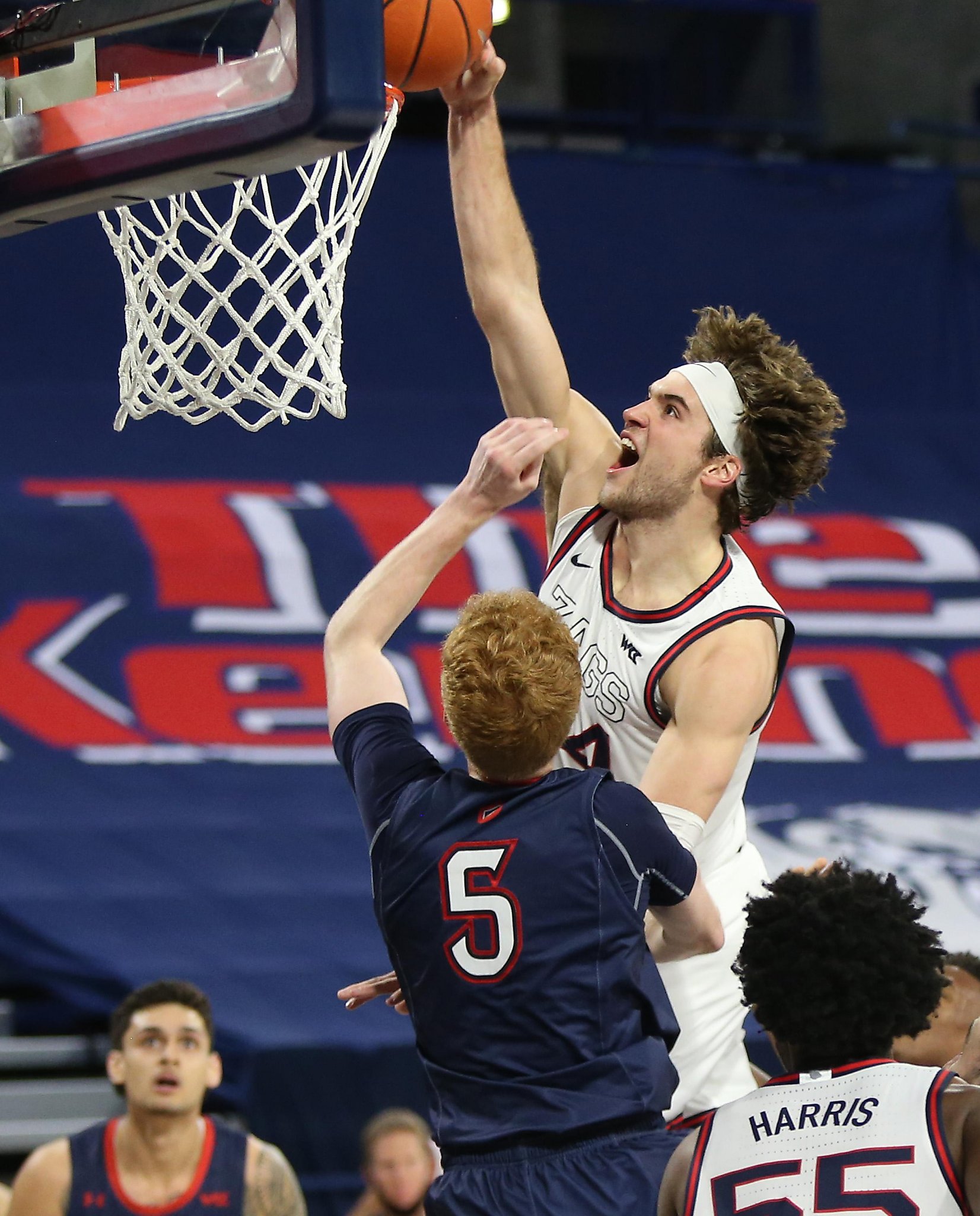 Kispert, No. 1 Gonzaga keep rolling, beat Saint Mary’s 87-65