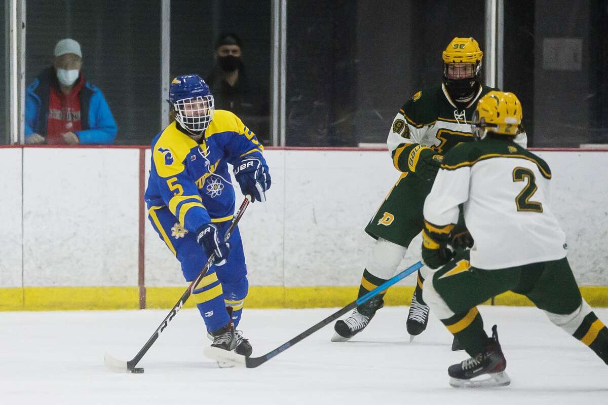Chemics win hockey season opener