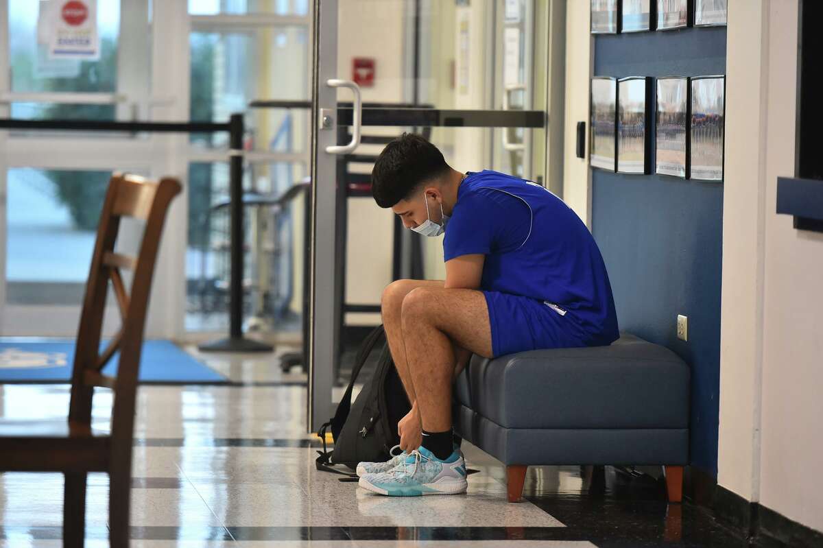 Our Lady of the Lake’s Jonathan Ochoa returns to basketball after COVID ...