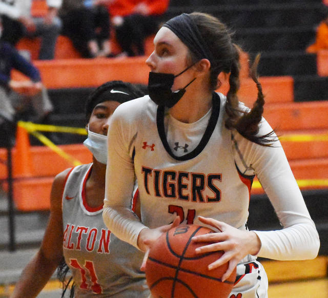 Harris scores 21 in EHS win over Alton