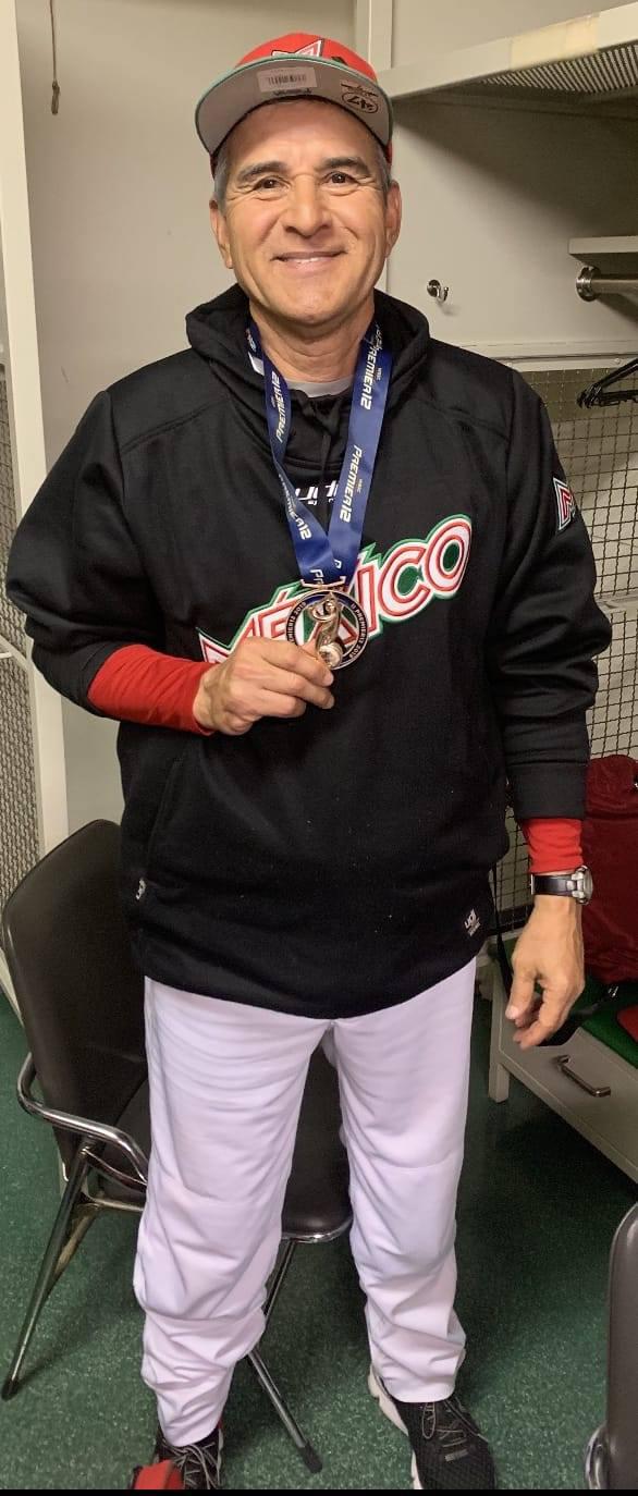 Dan Firova firma con los Astros de Houston