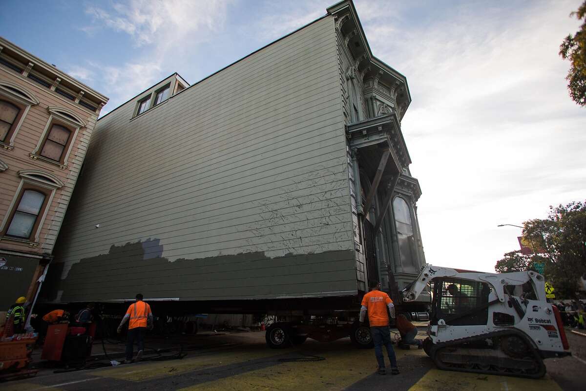 A Victorian home was just moved in SF. Here's how it looked.