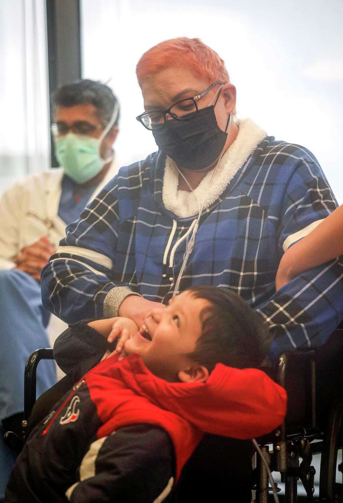 Houston woman delivers her baby after positive COVID test, then stays ...