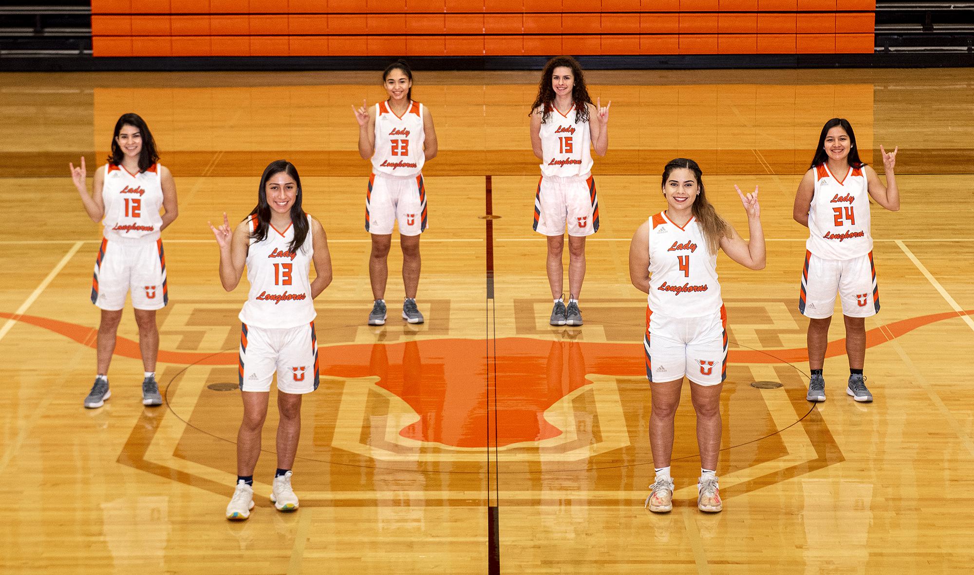 Seniors lead Lady Longhorns into regional quarterfinals