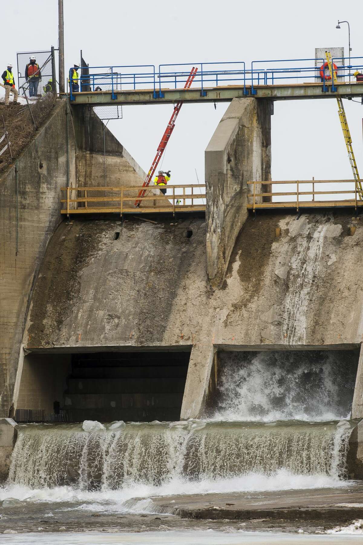 Edenville Dam Tobacco River spillway drawdown begins - Feb. 24, 2021