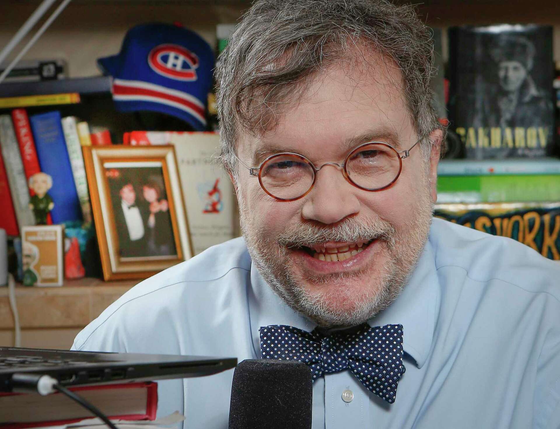 Dr. Peter Hotez accosted at Houston home by anti-vaxxers