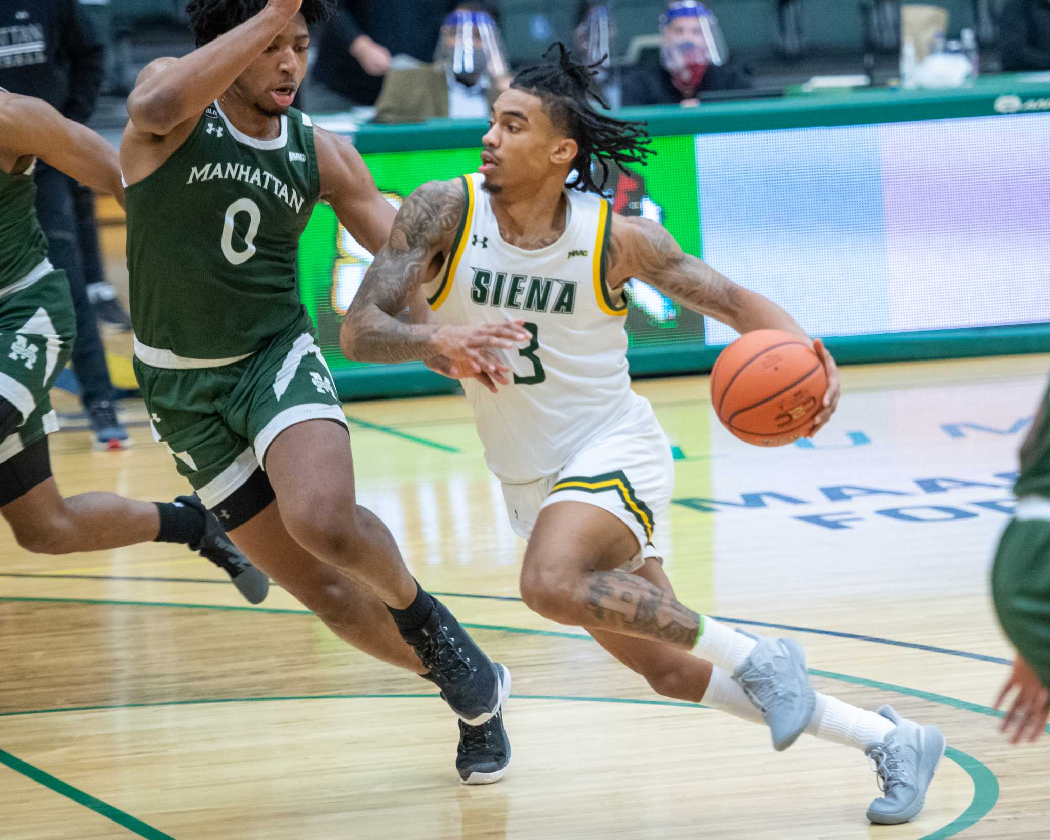 Siena men's basketball moves into first place in MAAC