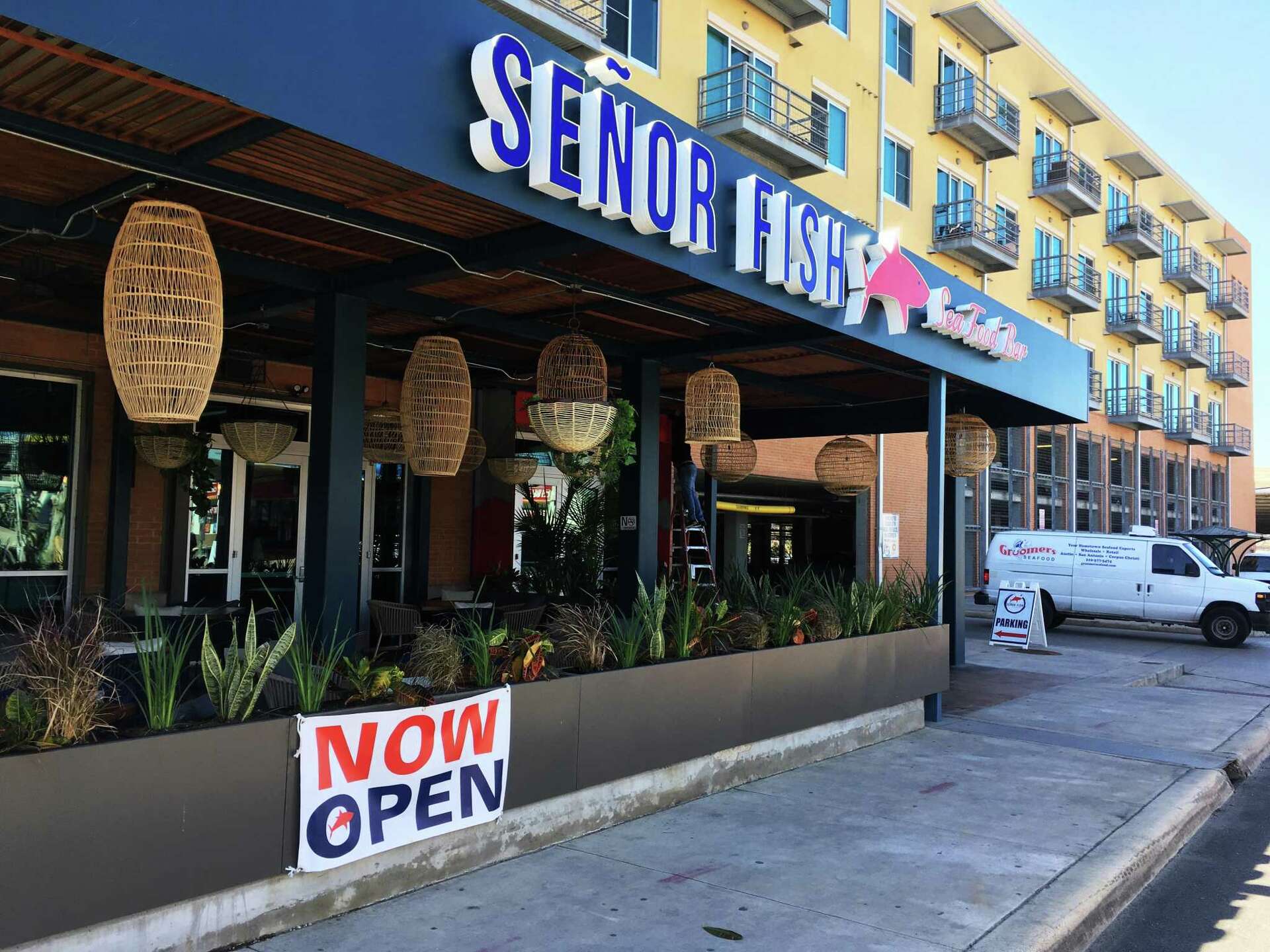 Señor Fish Seafood Bar closed, Ay Caramba Taco Cantina opens