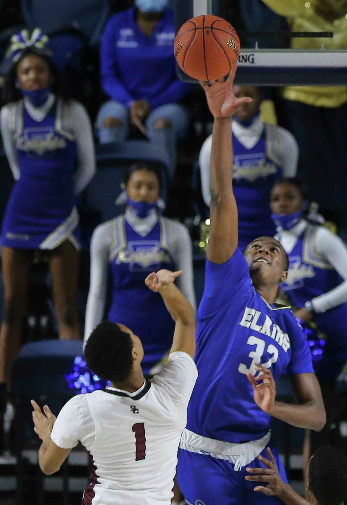 Summer Creek boys edge Elkins, advance to first regional final