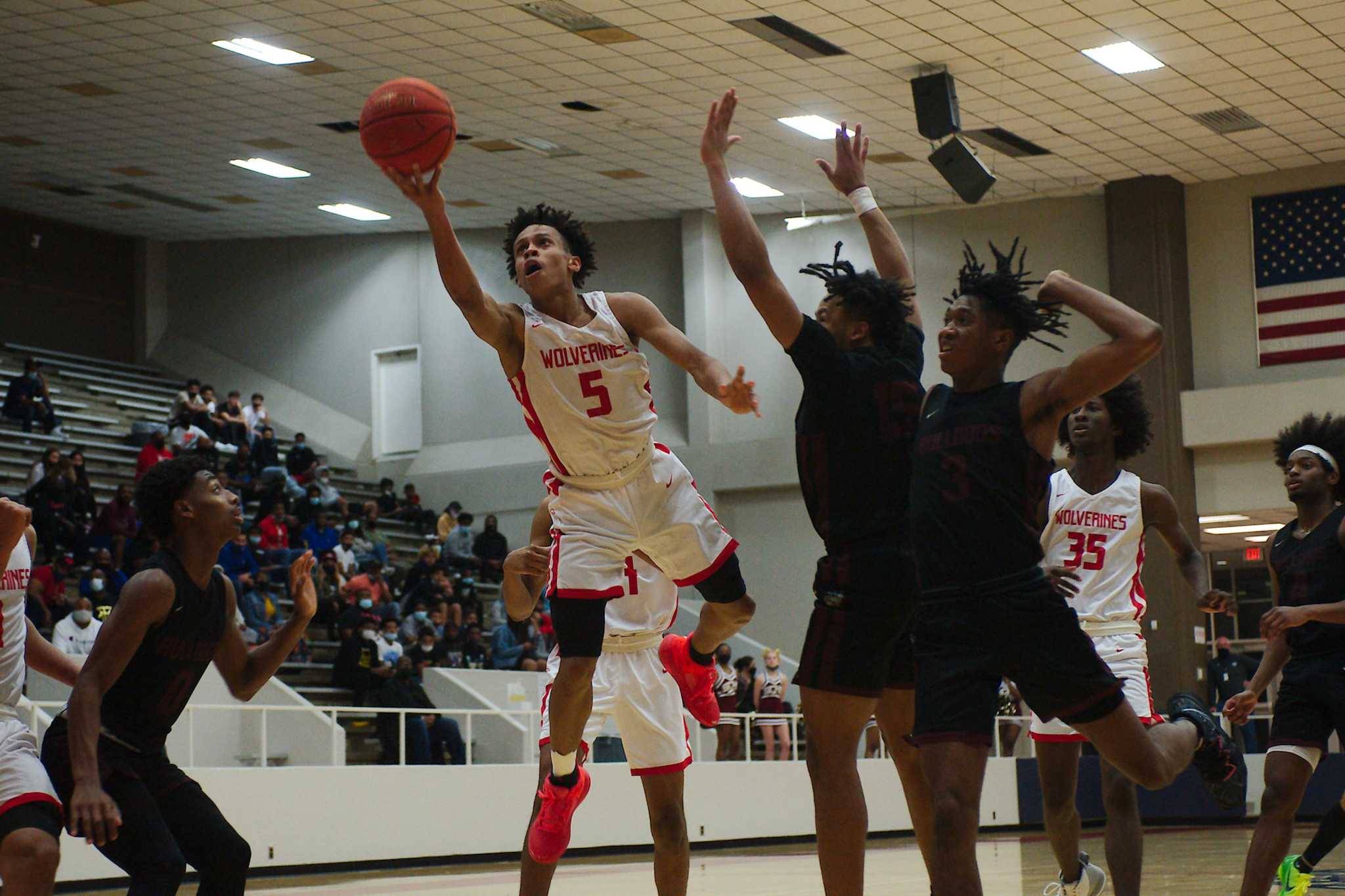 Tenacity fueling fast start for Clear Brook boys basketball team
