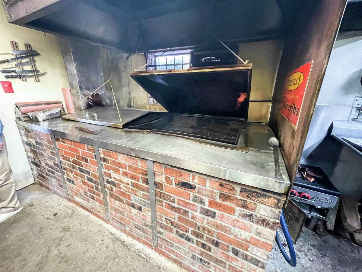 Why did Texas barbecue cooks implement the offset style of pit?