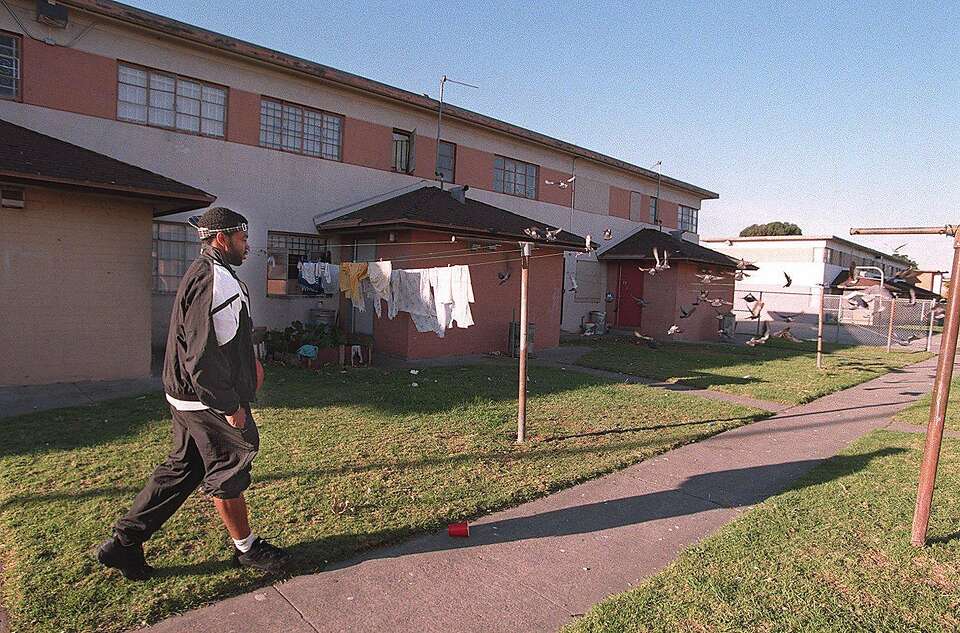 Oakland hoops legend Hook Mitchell’s life after death: False rumors ...