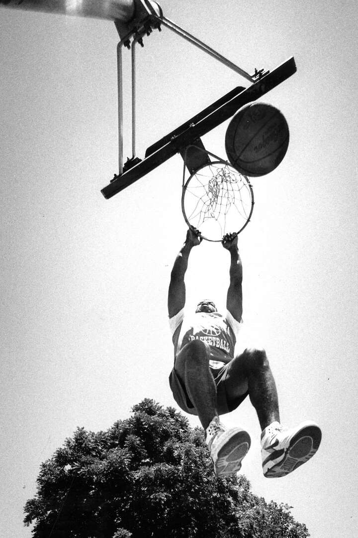 Oakland hoops legend Hook Mitchell’s life after death: False rumors ...