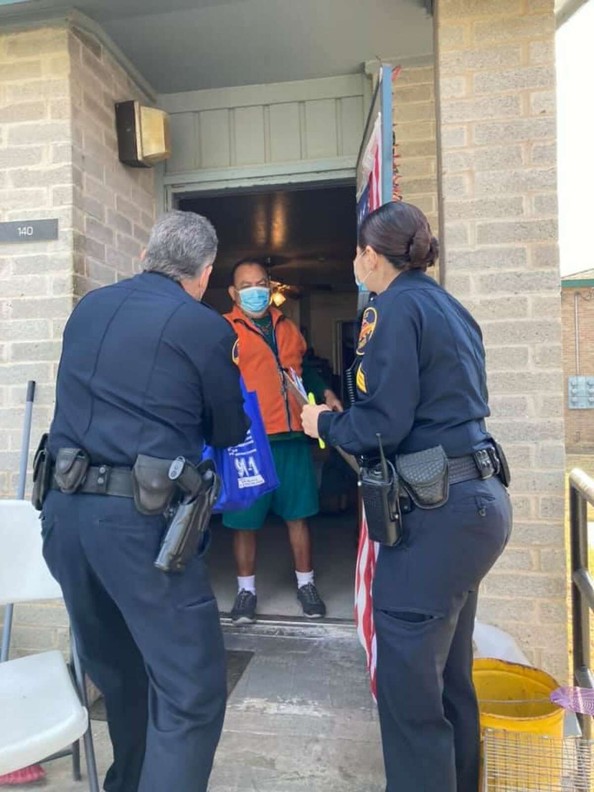 Laredo police officers help the elderly