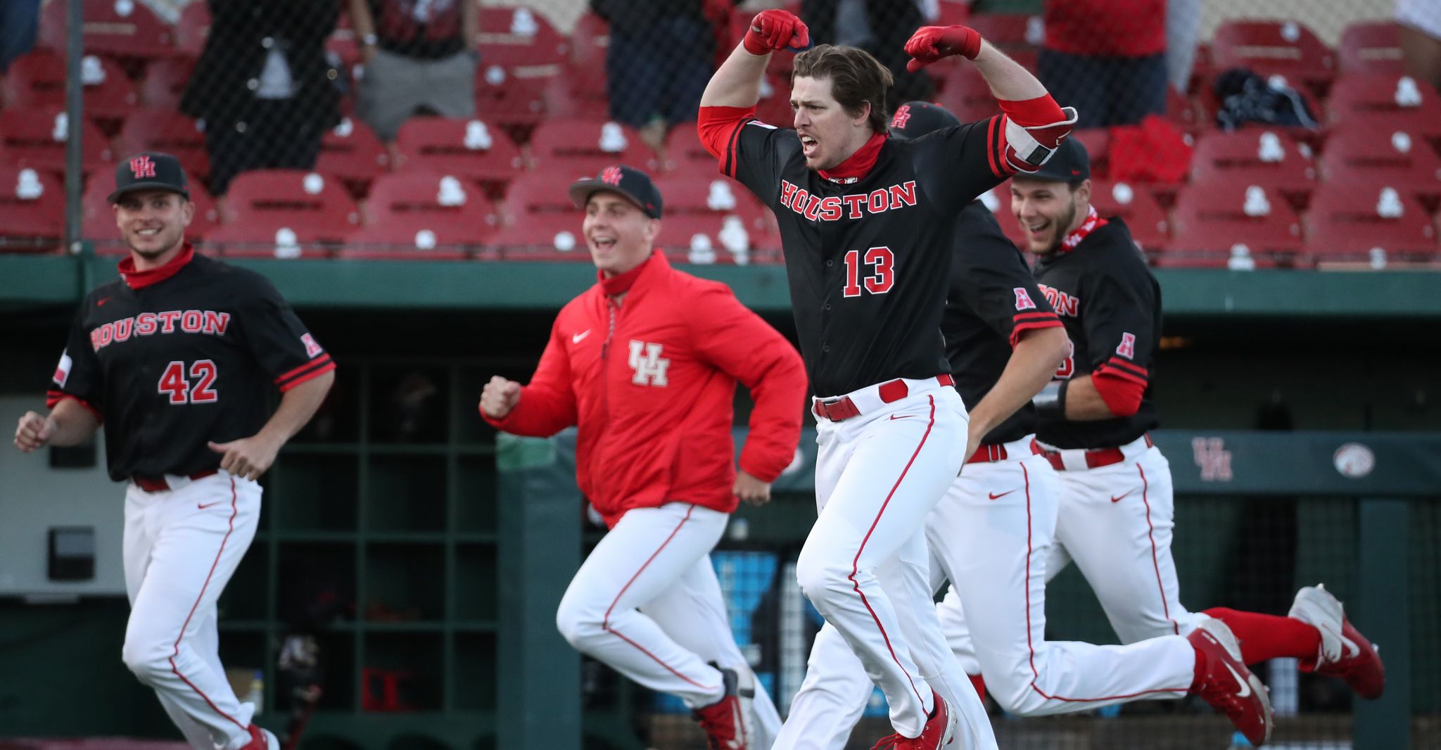 Tyler Bielamowicz’s blast walks it off for UH against No. 20 Texas