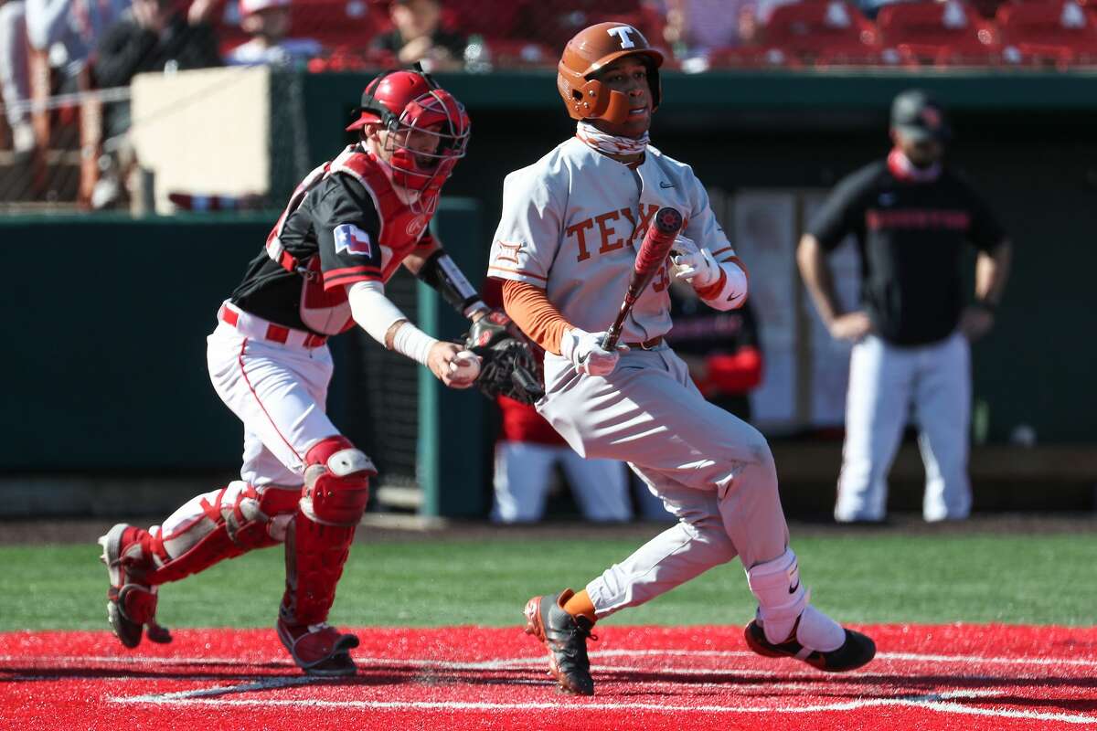 Tyler Bielamowicz’s blast walks it off for UH against No. 20 Texas