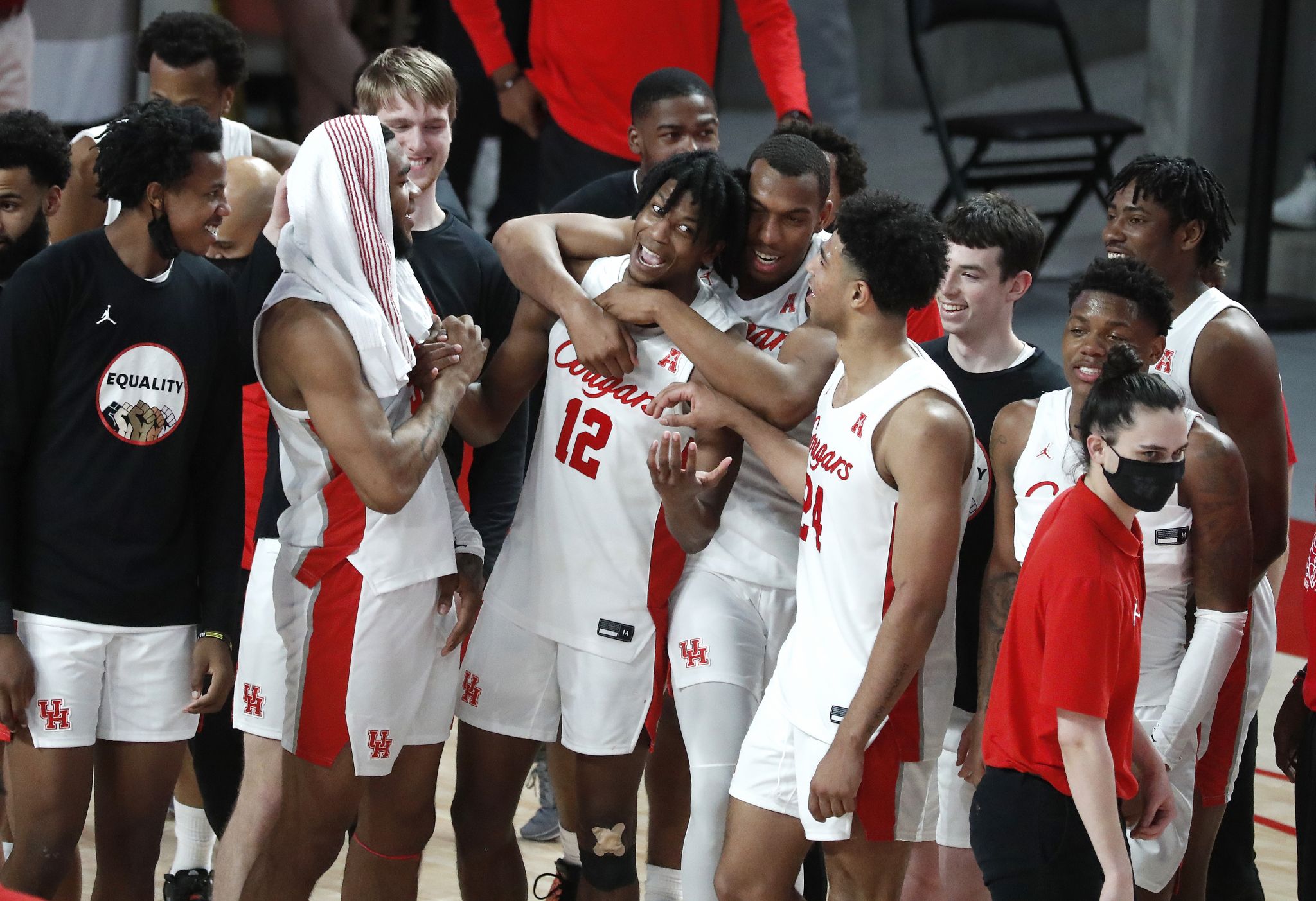 Buzzer-beater sends No. 9 Houston to win over Memphis