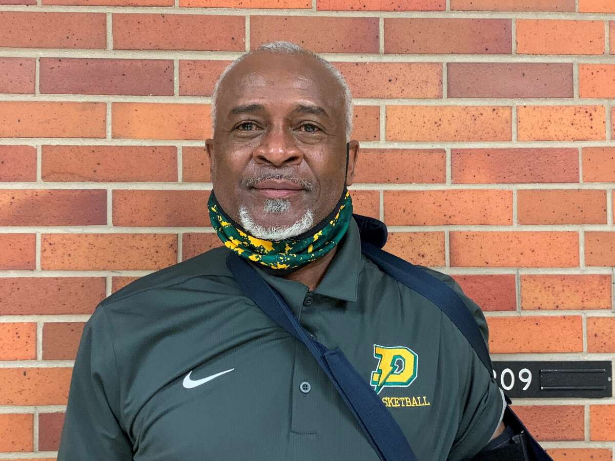 Lewis Garner brings 30-plus years of hoops IQ to Dow bench