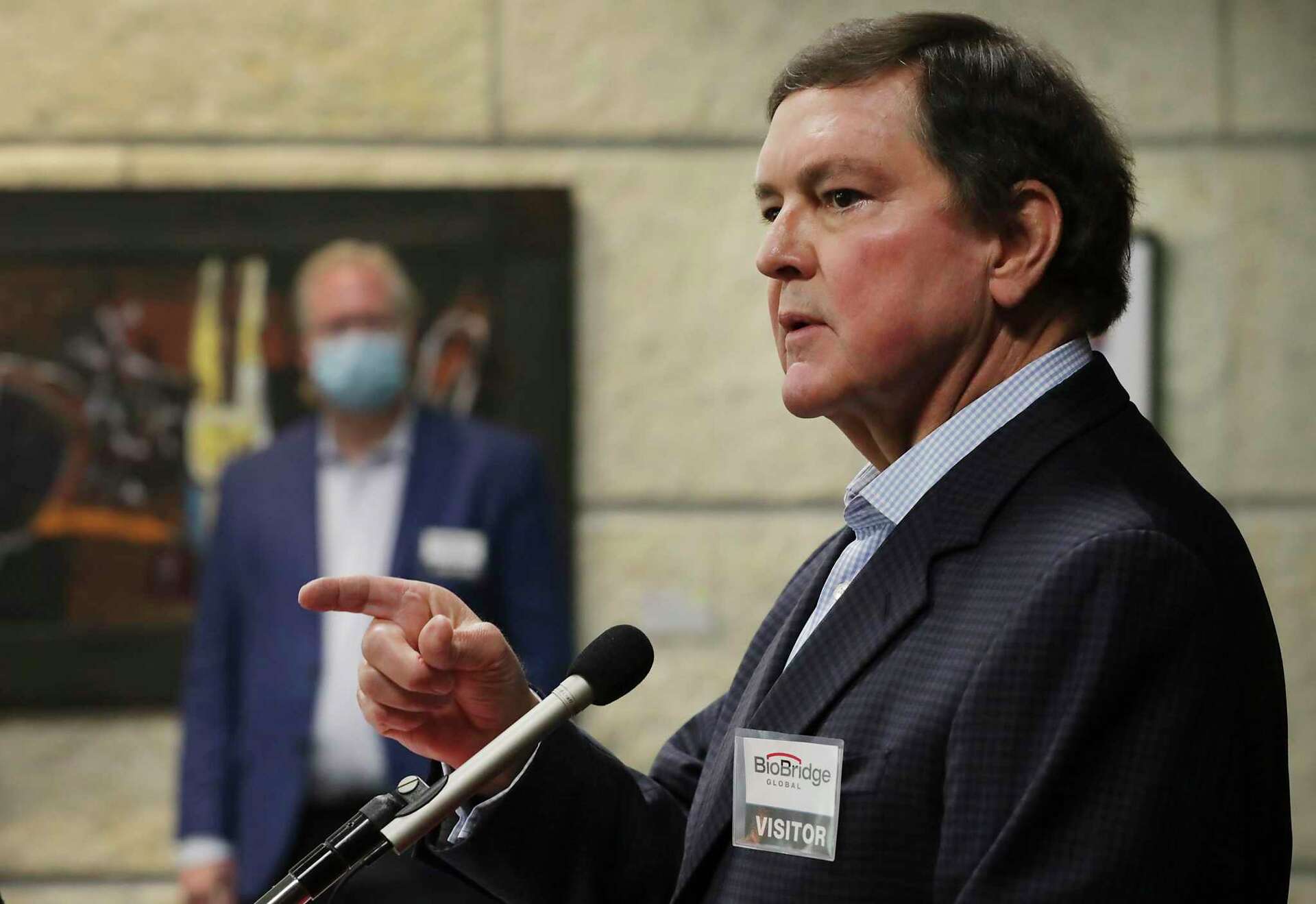 Bruce Bugg, San Antonio banker who wore many hats, has died