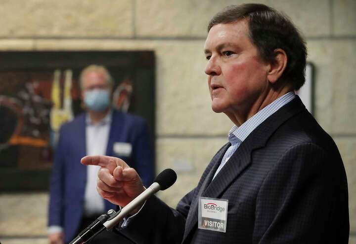 Bruce Bugg, San Antonio banker who wore many hats, has died