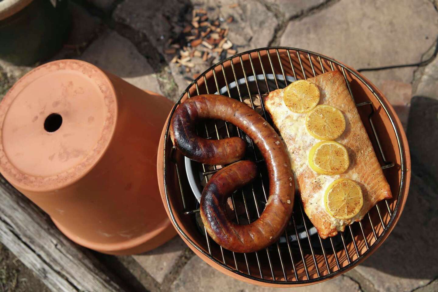 How to DIY hack your own smoker with flower pots and a hot plate a la ...