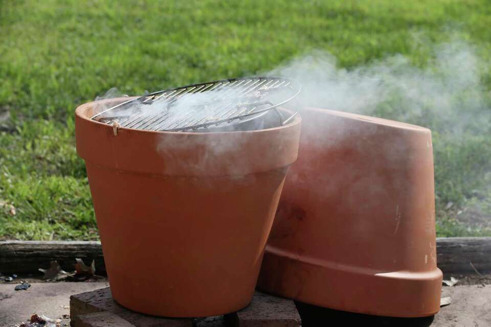 How to DIY hack your own smoker with flower pots and a hot plate a la ...