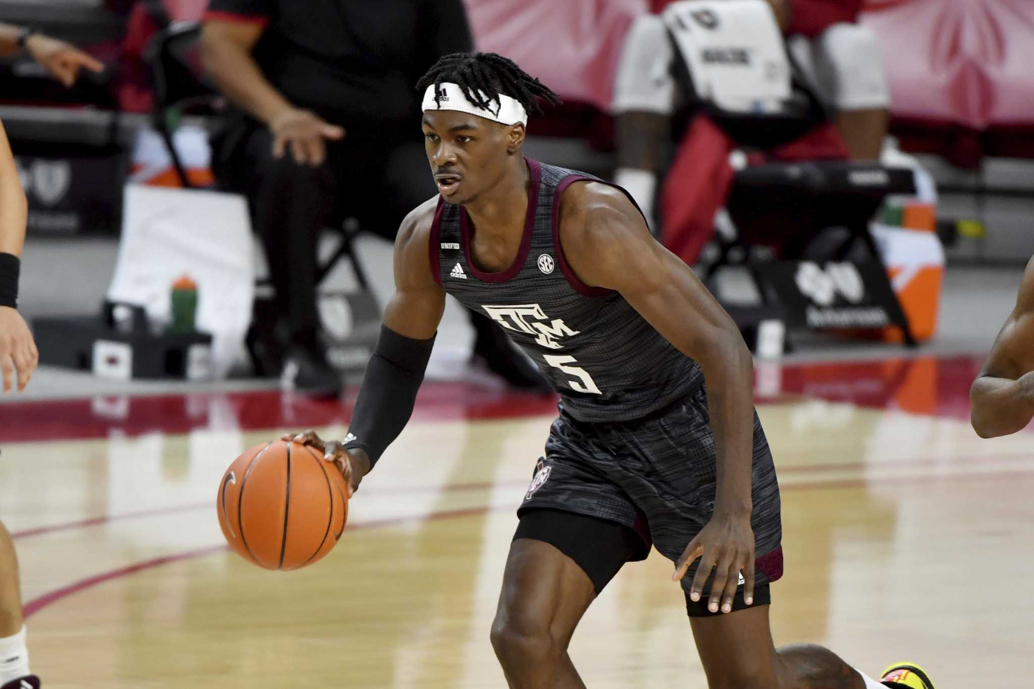 Spurs sign Emanuel Miller, waive Stanley Umude