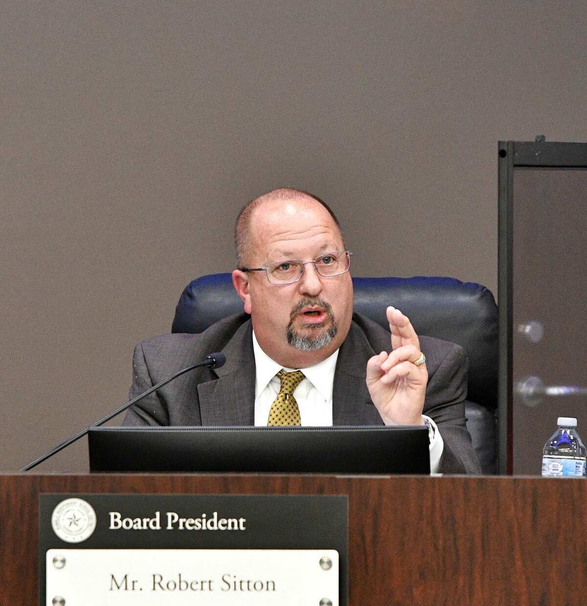 Humble board votes to keep mask mandate in place, joins all other large ...