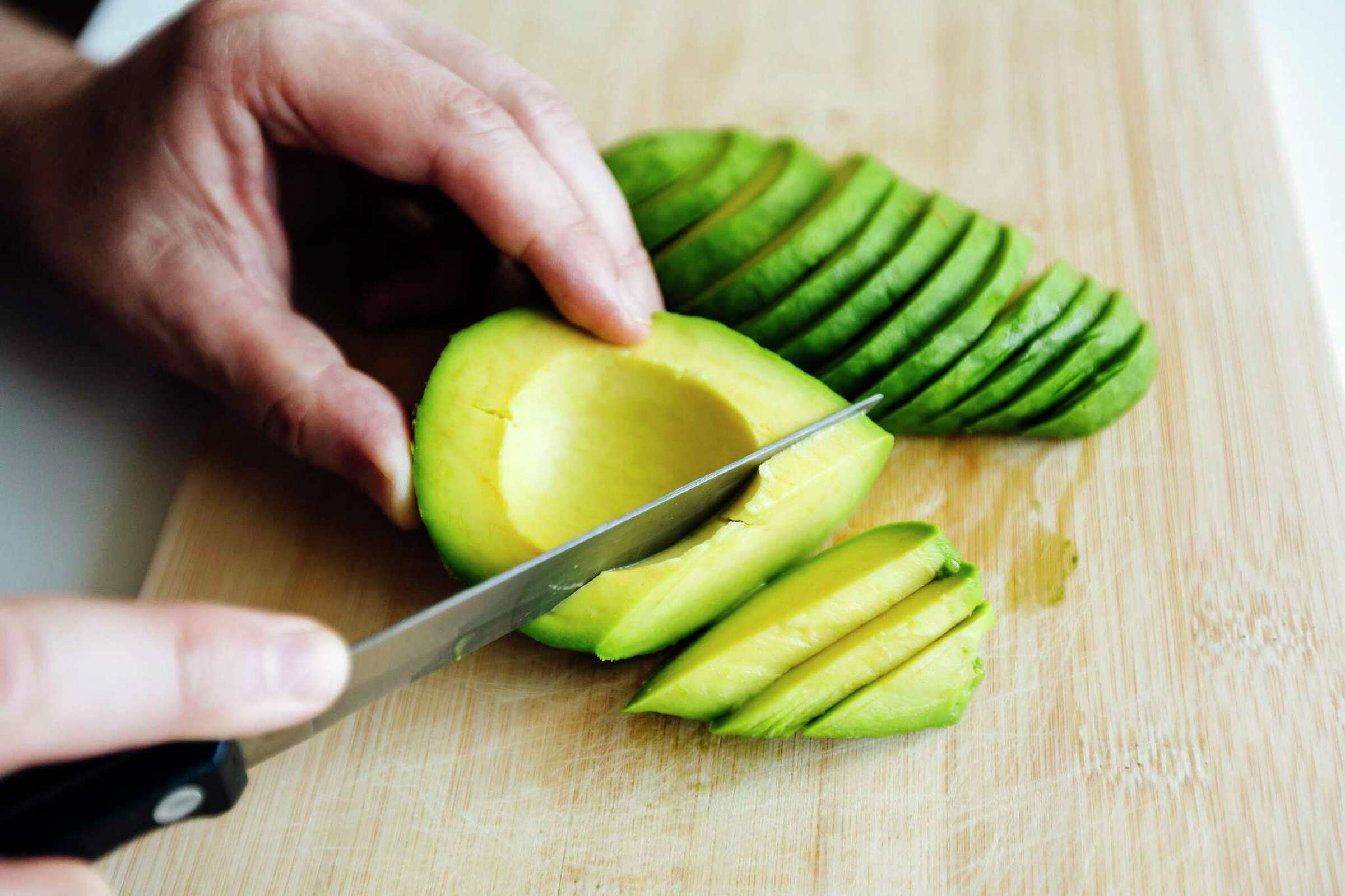 How to speed up and slow down the ripening of your avocados