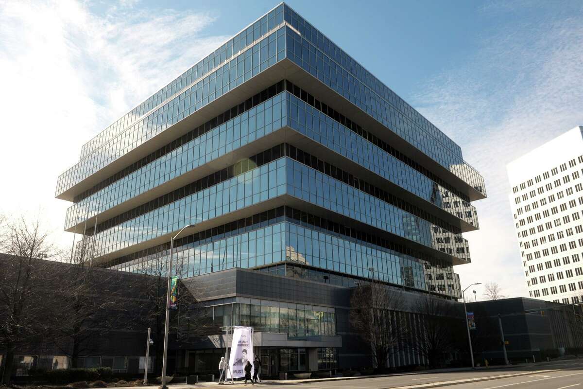 800-pound spoon movement leader launches new anti-Purdue demonstration ...