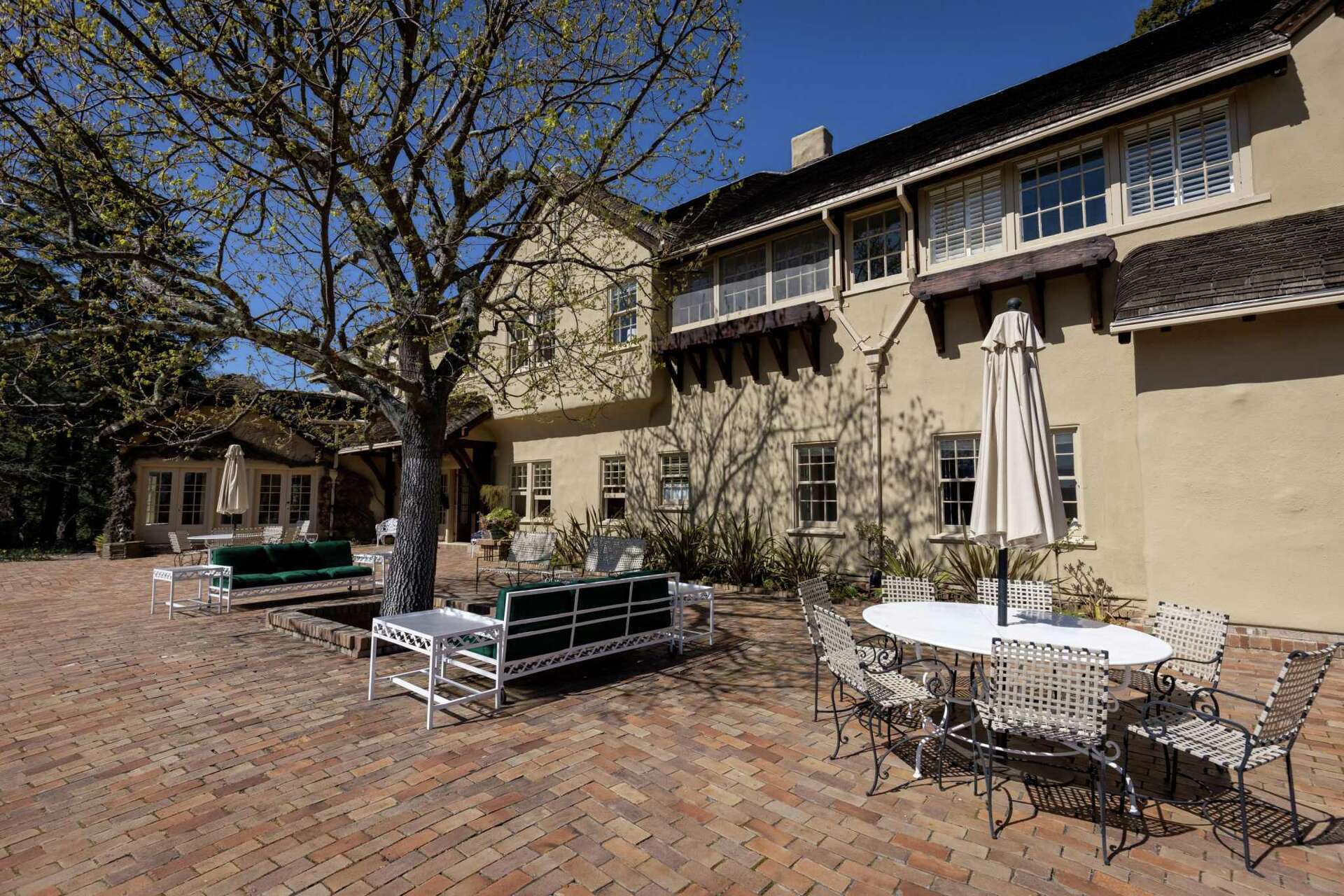 See inside the $135 million estate where Elizabeth Holmes reportedly is ...