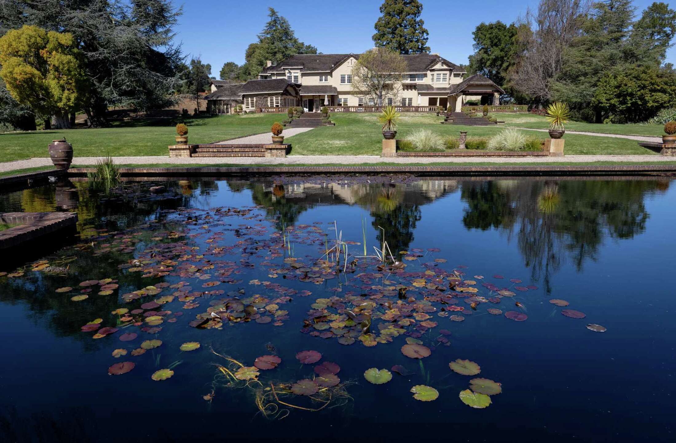 See inside the $135 million estate where Elizabeth Holmes reportedly is ...